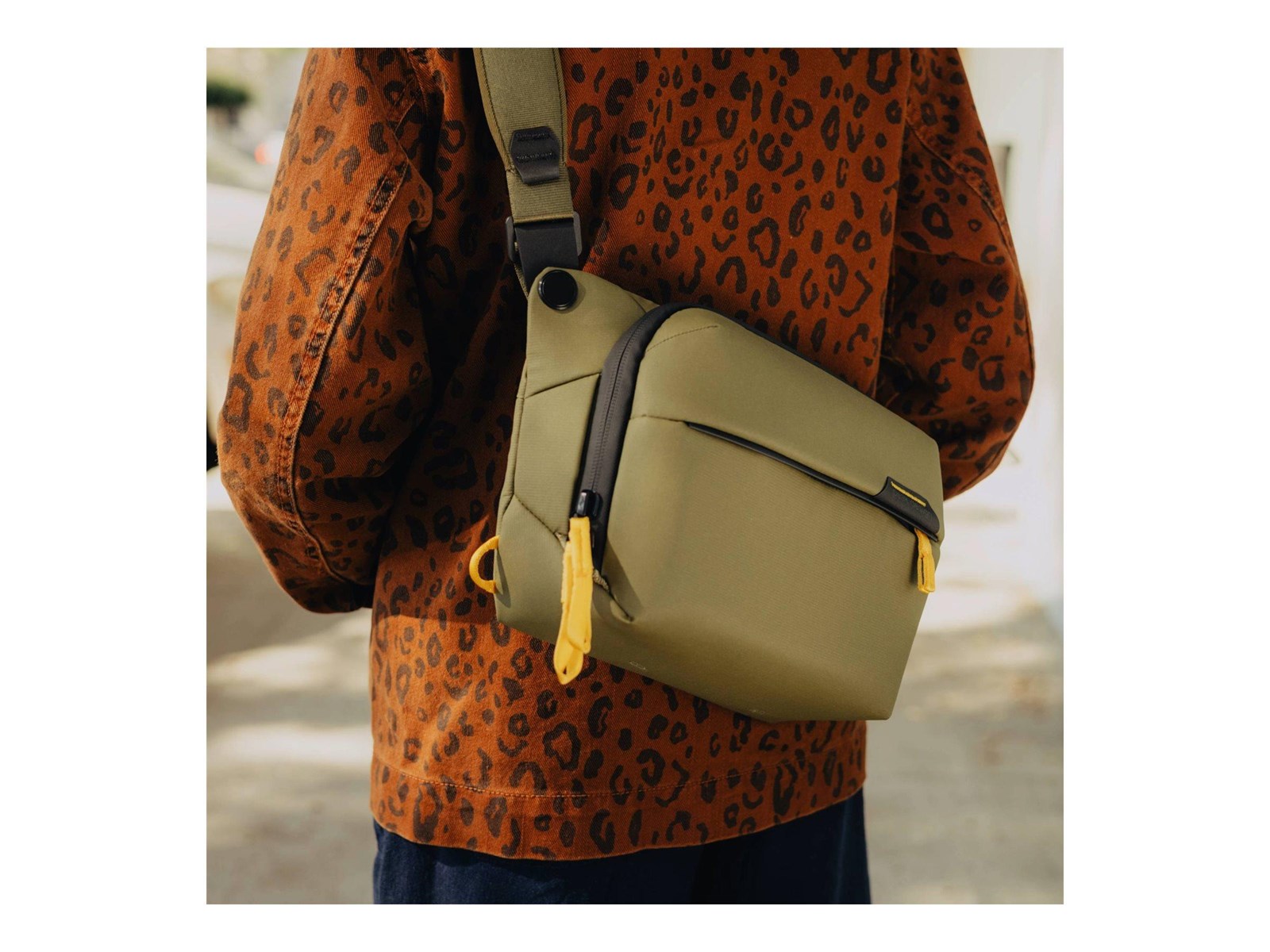Peak Design EVERYDAY SLING - carrying bag for mirrorless cameras with lens